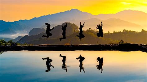 Прекрасни и достойни Как да действаме за да се чувстват децата ни такива Profit Bg