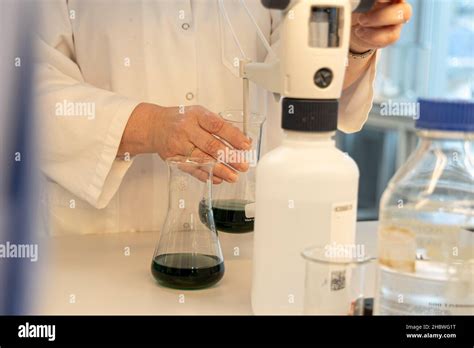 Girl Mixing Chemical Lab Hi Res Stock Photography And Images Alamy