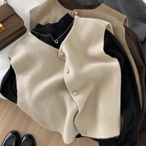 유니커넥트 여성 니트 베스트 루즈핏 단추조끼 라운드넥 레이어드