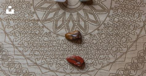 파란색과 흰색 세라믹 라운드 장식 사진 Unsplash의 무료 차크라 이미지