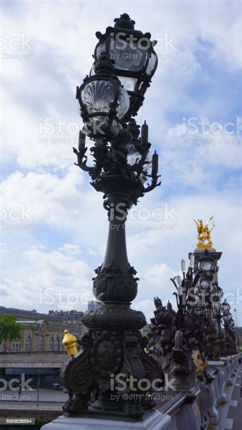 가장 아름 다운 파리의 봄 아침 강 세 느 강 프랑스에 아이코 닉 알렉산더 3 세 다리에서 사진 0명에 대한 스톡 사진 및 기타 이미지 Istock