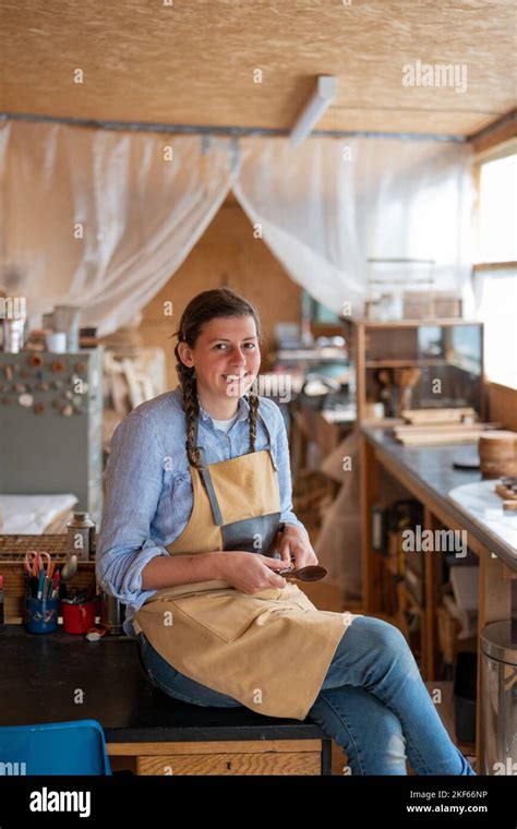 Rosie Brewer Wood Carver Artist Stock Photo Alamy