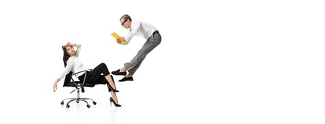 흰색 배경에 고립 된 행동에 비즈니스 정장에서 두 세련된 사무실 노동자 예술 아름다움 패션 및 비즈니스 컨셉 20 24세에 대한