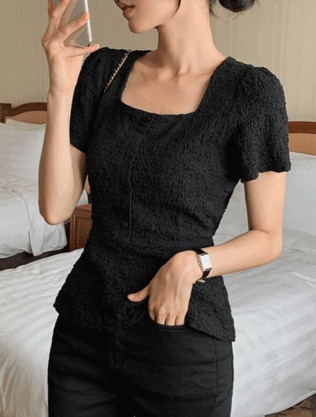 베니토 1천장돌파 여름만능템🖤구김x 신축성👍🏼 Made 썸머 링클프리 스퀘어넥 페플럼 블라우스 휴가여름간절기데일리데일리룩출근룩데이트룩하객룩격식룩