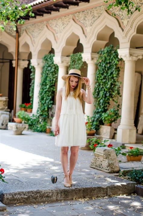 HOW TO WEAR A STRAW HAT