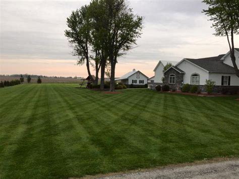 Lawn Care Tip Of The Month Mowing Patterns Grasshopper Mowers