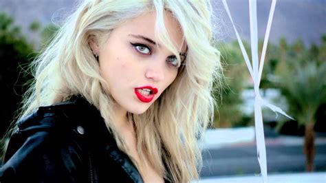 Indie Pop Singer Sexy Dance Sky Synthpop Babe Model Rock