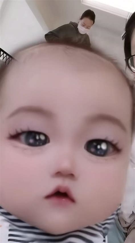 苗苗晒一家四口，称全家确诊新冠并集体转阴，儿女露正脸都像郑恺