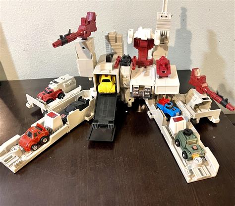G1 Metroplex With G1 Minibots R Transformers
