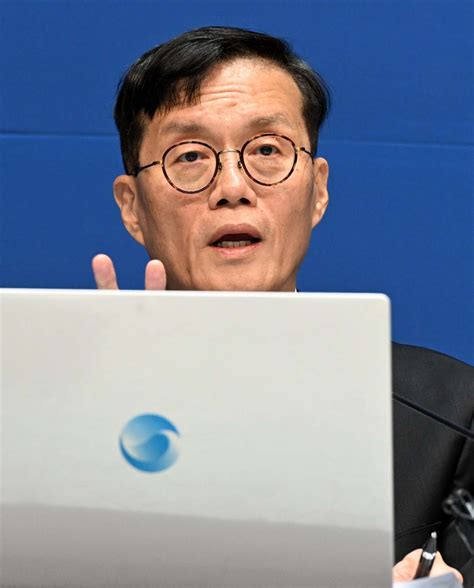한은 총재 “물가·미국 금리·가계부채는 금리 인상 옵션” 일문일답 프린트화면
