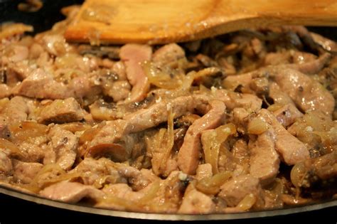 Тушкована печінка з грибами Європейська Кухня з Іриною Чорній