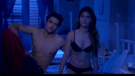 Naked Karishma Sharma In Ragini Mms Returns