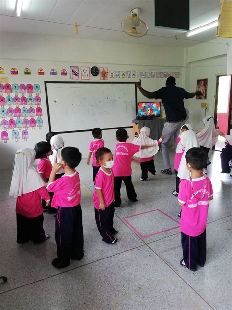 คาบภาษาอังกฤษกับ โรงเรียนทินกรพิทยานุสรณ์ แผนกอนุบาล