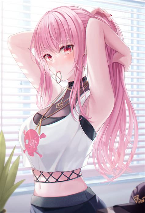 머리 묶는 모습이 예쁘네요