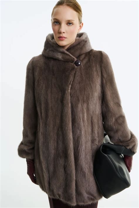 Норковая шуба с капюшоном De La Manie 740674003 цены в Москве купить одежду каталог фото