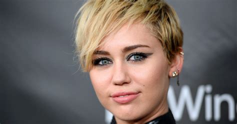 Miley Cyrus Fala Da Sua Sexualidade Frente à Avó
