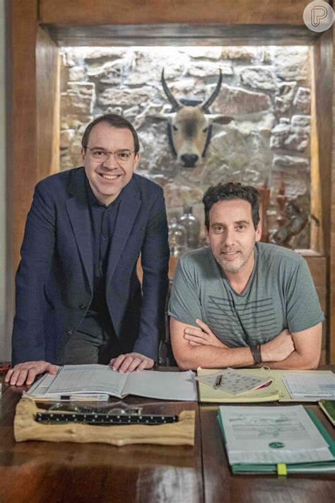 Foto Allan Fiterman Sentado Dirige E Mário Teixeira Escreve Mar