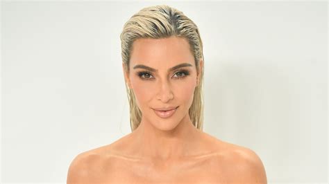 Kim Kardashian Snaps Thong Selfie To Look Back At 2022 Photo Life