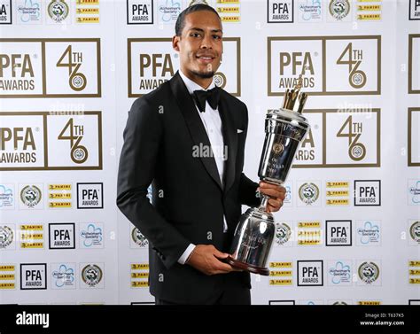 Liverpools Virgil Van Dijk Poses With His Pfa Player Of The Year Award