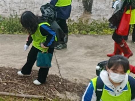 汽服222班机电系242组第五周志愿服务 机电系