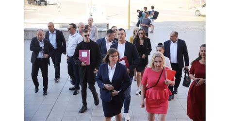 Корнелия Нинова Местните избори са възможност за истинската промяна