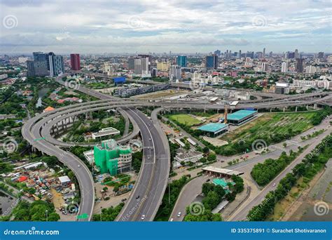 A Expressway Road That Is Unconnected To Any Other Routes There Are No