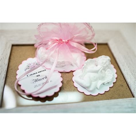 Ангелче с картичка за момиче