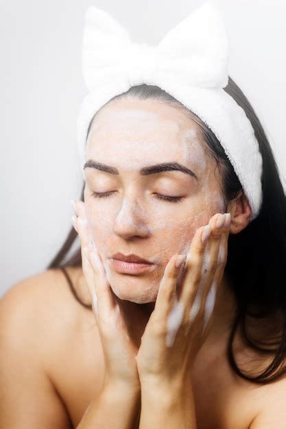 Retrato En Primer Plano De Una Mujer Adulta Foto Premium