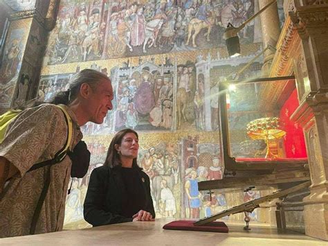 Radio အီတလီနိုင်ငံ မွန်ဇာမြို့တော်ဝန်က ရွှေတံဆပ်ဆု ချီးမြင့်ပေးခဲ့တယ