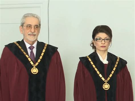 Атанасова и Белазелков се заклеха в КС въпреки бойкота на Радев