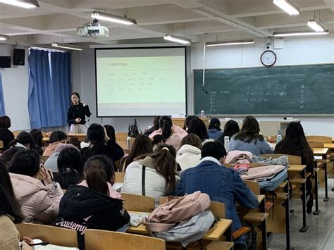 兰州市第二十七中学高级教师汪东玲为外国语学院师生作专题讲座 外国语学院 兰州城市学院