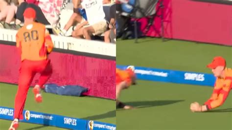 [watch] Dan Mousley Takes A Stunning Catch By The Boundary During Birminghams Win Over London