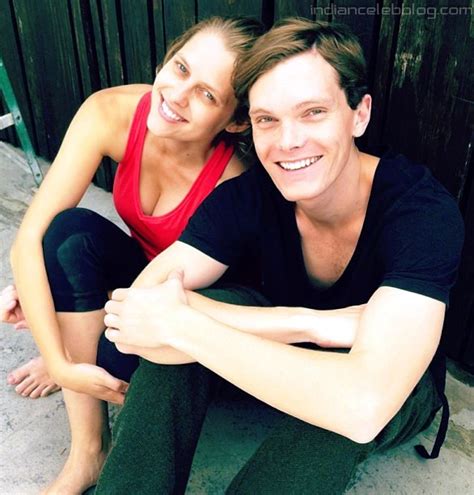 Teresa Palmer Hollywood Celeb Pt Hot Cleavage Photo Starcelebblog Com