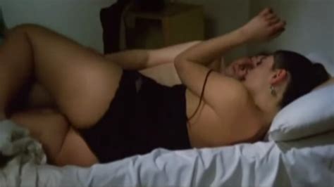 Naked Clarita Gatto In Lonorevole Con Lamante Sotto Il Letto