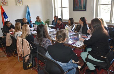 На Округлом столу забрињавајући подаци