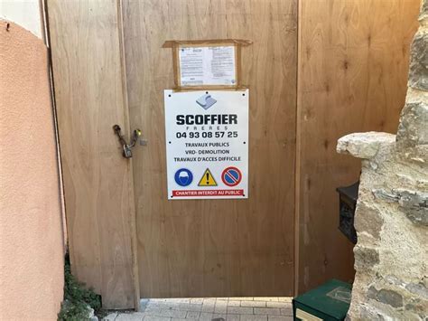 Depuis 2 Ans On Lui Interdit De Rentrer Chez Elle Car La Maison De Son