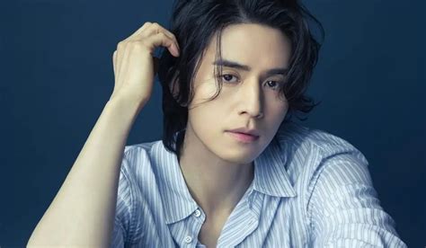 Lee Dong Wook Flatly Refuses Some Fans Requests To Share Photos Of