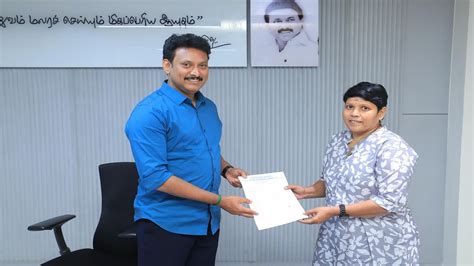 Simplifying Language Tamil Teacher To Be Honoured In British Parliament