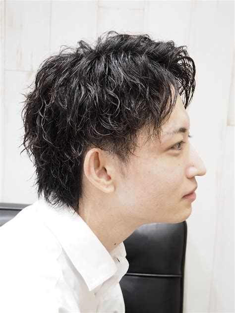 波打ちスパイラルリバースパーマ センターパートショートウルフ ヘアスタイル 横浜みなとみらい、桜木町の理容室、床屋 Yoshizawa