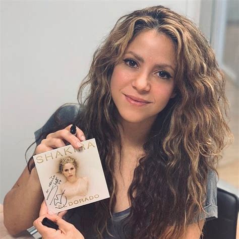 Шакира с черными волосами 60 фото