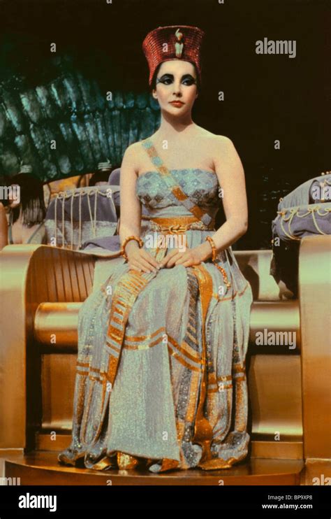 Elizabeth Taylor On Throne Cleopatra Stock Photo Alamy
