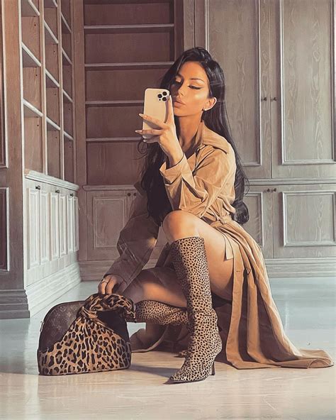 Amber Scholl Bio Age Height Wiki 😍 Models Biography