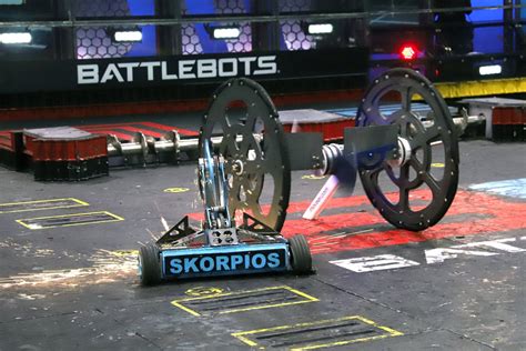 Huge Vs Skorpios Wcvii Fight 5 Top 32 Blog Team Huge Battlebots Blog
