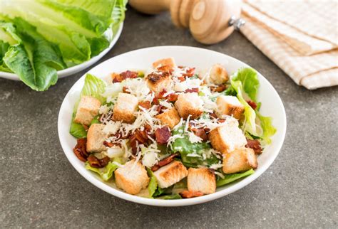 Salada Caesar Tradicional Que Relembra Almoços Em Família E