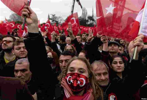 Втори ден Хиляди излязоха на протест срещу присъдата на кмета на Истанбул