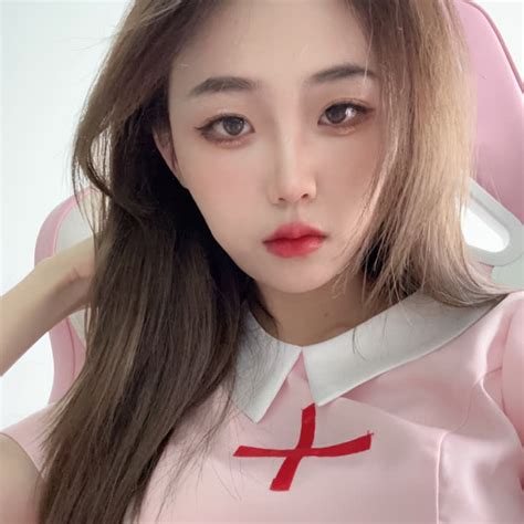 视频欣然莫 裸足红绿灯 SMNTR