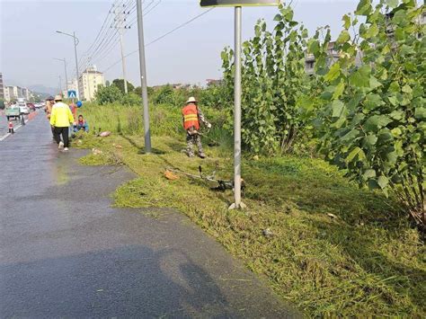 强化路域环境整治 助力文明城市创建