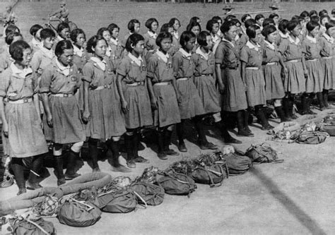 抗战老照片，这些女兵向我们展现了最美的一面 搜狐大视野 搜狐新闻