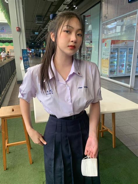 ปักพินโดย Armmy Zo ใน สาวมหาลัย นักเรียน แฟชั่นผู้หญิง สาวม ปลาย