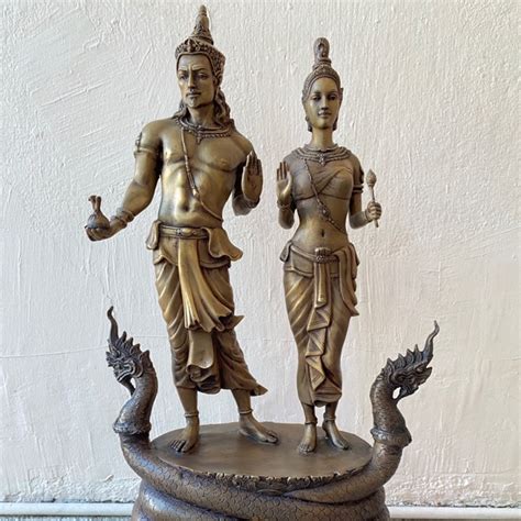 หลวงปู่ศรีสุทโธ แม่ย่าศรีปทุมมา บนฐานพญานาค หล่อทองเหลือง Shopee Thailand